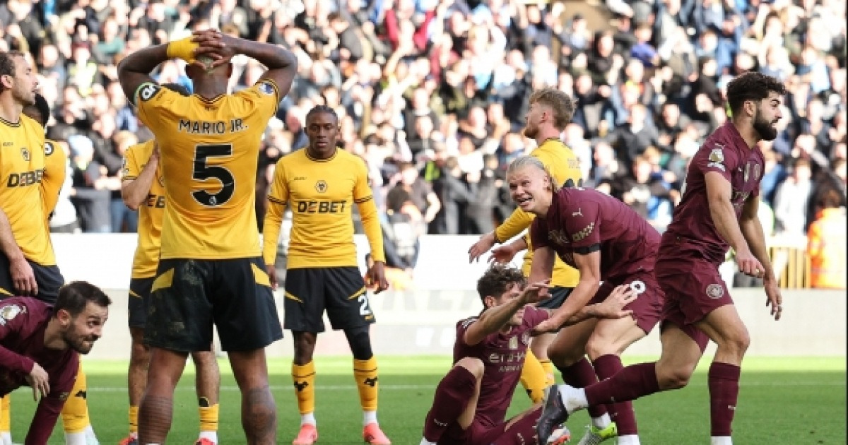 맨시티에 뼈아픈 역전패...EPL 최하위까지 떨어진 울버햄프턴