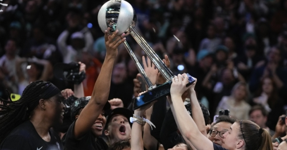 WNBA 원년 멤버 뉴욕 첫우승…WKBL 활약 존스, MVP