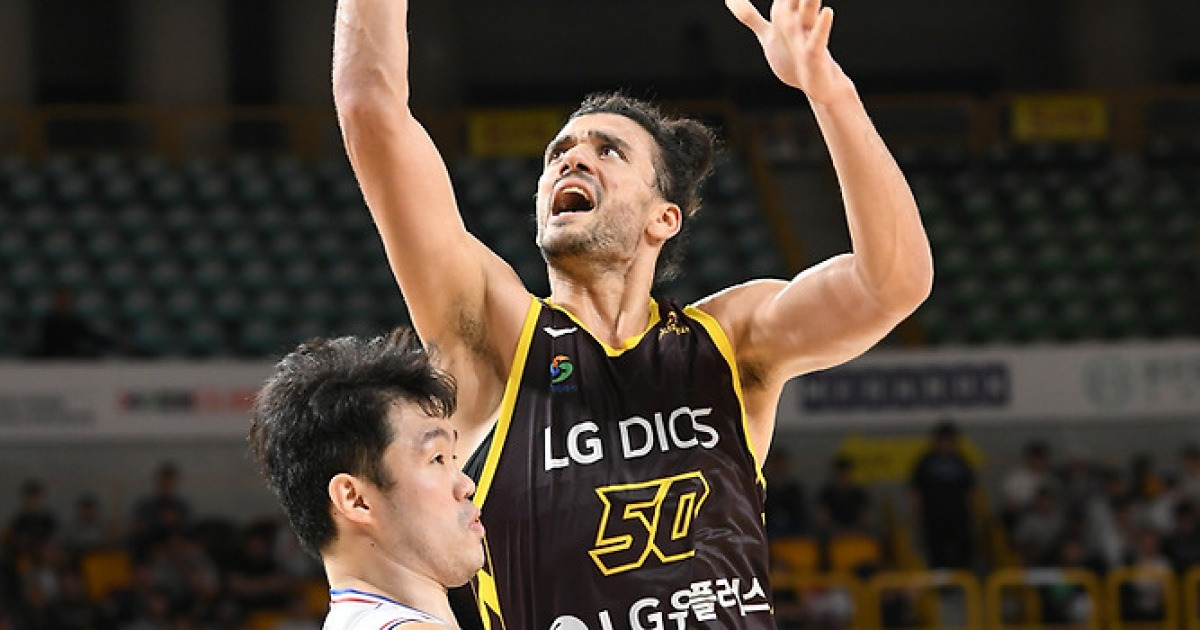 ‘마레이 더블더블’ LG, KCC 꺾고 개막 2연승