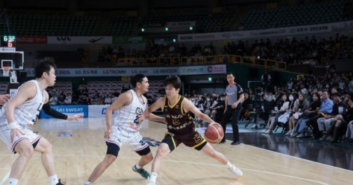 '마레이 22점-10리바운드' 홈 8연승 LG, KCC 꺾고 개막 2연승 단독 선두