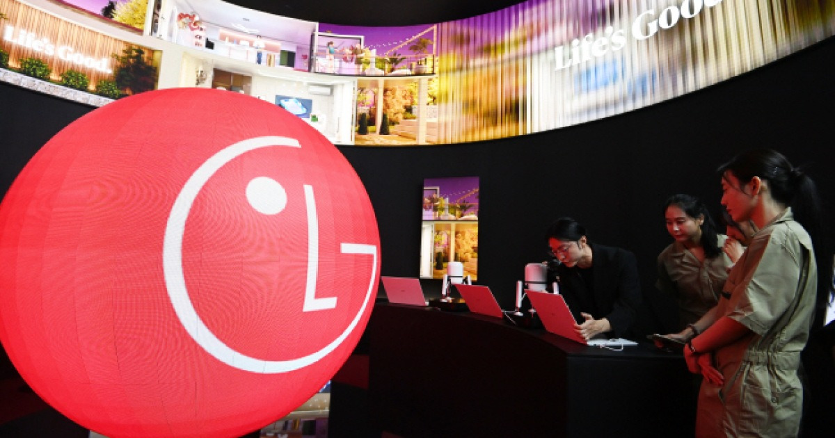 거실도 주방도 AI에 맡긴다… 삼성·LG ‘혁신 생태계’ 격돌