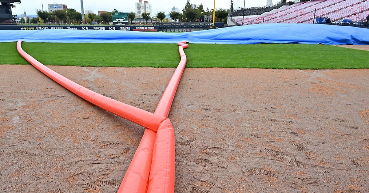 "복구까지 3시간, 정상 개최 어려워"…KBO, KS 1차전 서스펜디드+2차전 순연 (종합)