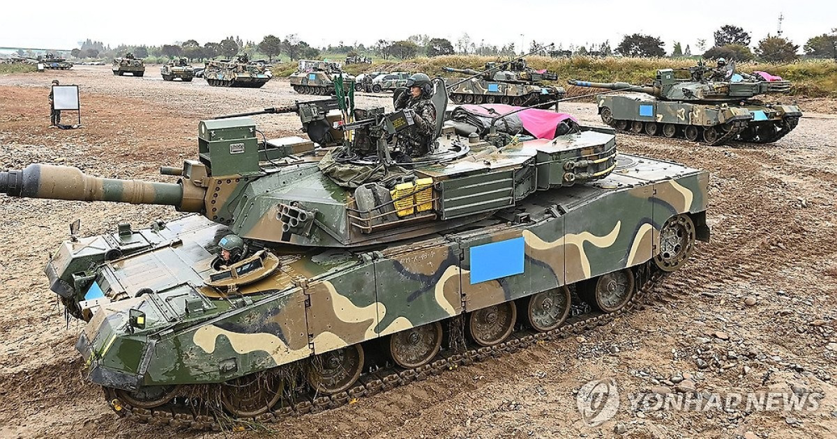 기동하는 K1A2 전차