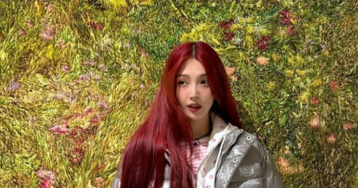 [SCin스타] SM 저격 후 새 소속사 물색? '레벨' 조이, 발랄 패션으로 '매력 폭발'