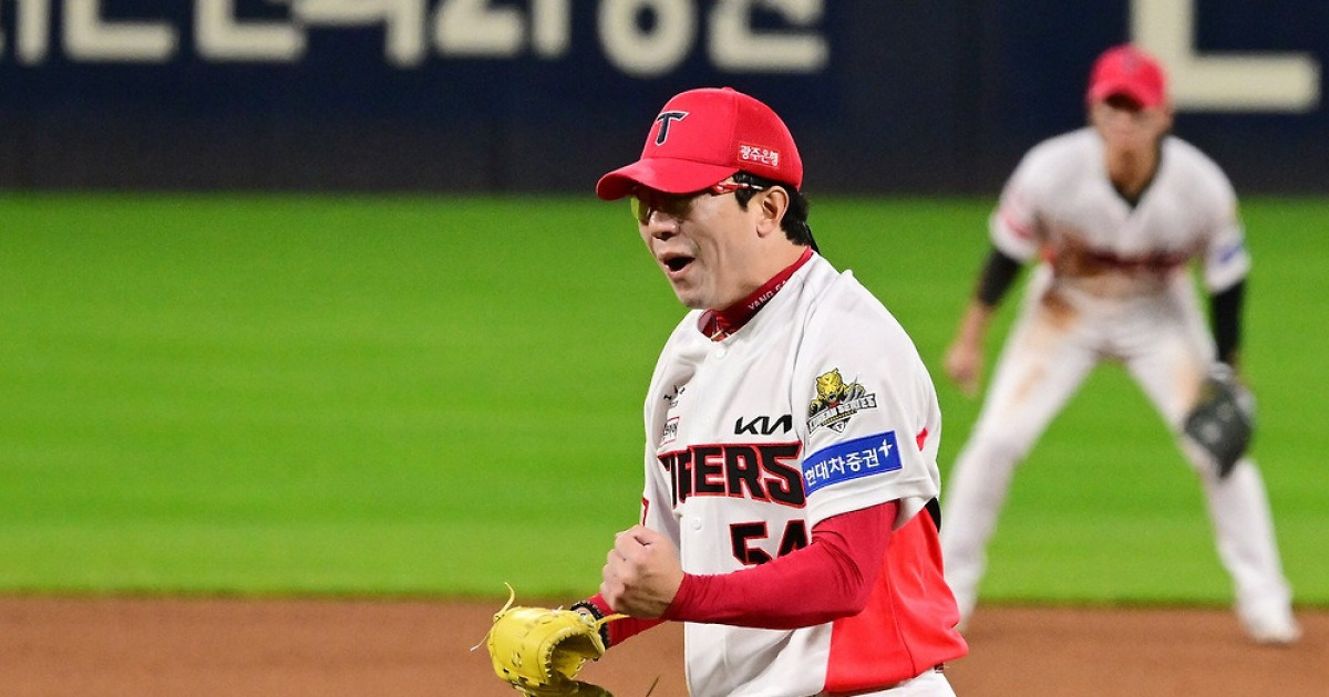 2차전 MVP KIA 승리투수 양현종… “내 공은 아직 27살”