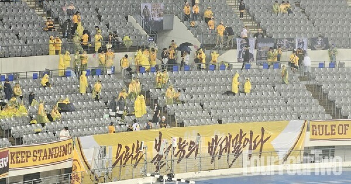 [acle.live] 가을비와 추위 뚫고 300km 달려온 2천명의 빛고을, 용인은 낭만으로 젖었다