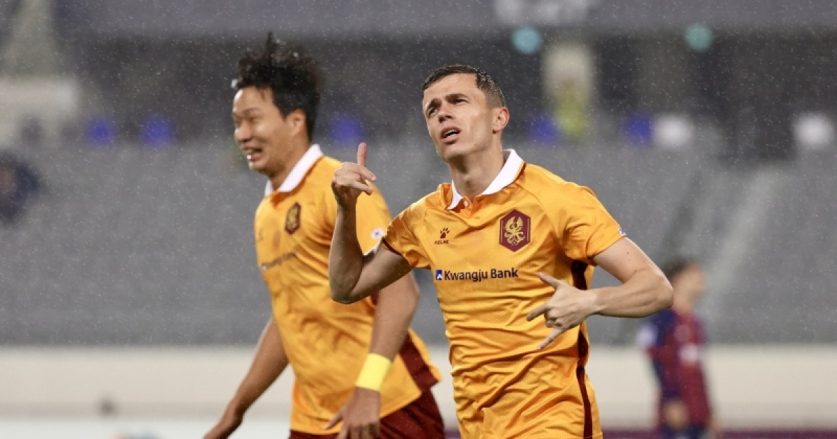 아사니, 전반 6분만에 2골..광주FC, ACLE 3연승 '선두'