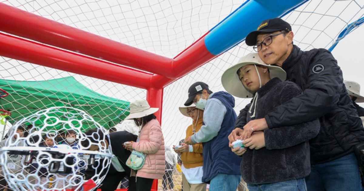 KT feeds birds in DMZ with drones