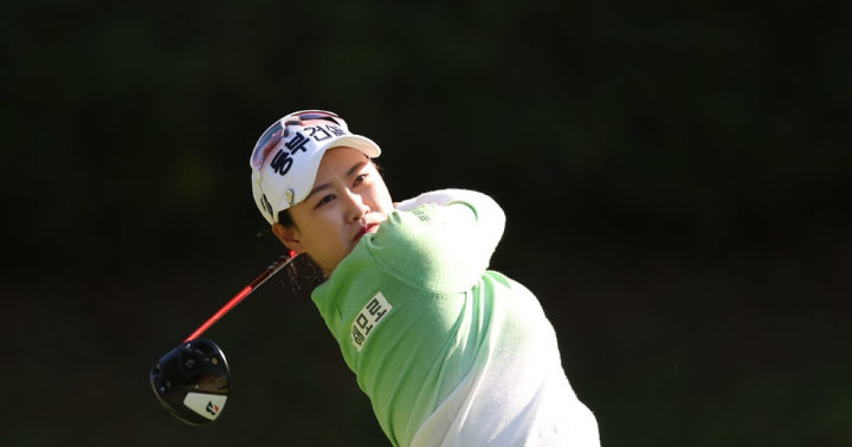 지한솔, KLPGA 덕신EPC·서울경제 레이디스 클래식 2R 단독 선두