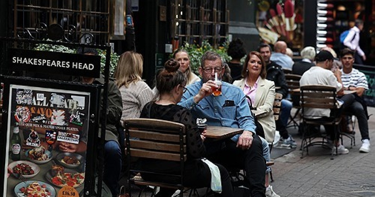 BRITAIN OUTDOOR SMOKING BAN