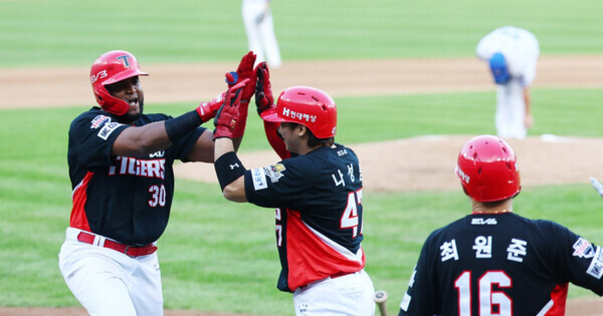 [KS4 현장] KIA 소크라테스, 달아나는 우월 투런포…최채흥 직구 공략