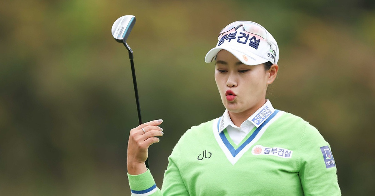 지한솔, 시즌 첫 승…KLPGA 덕신EPC·서울경제 레이디스 클래식 우승
