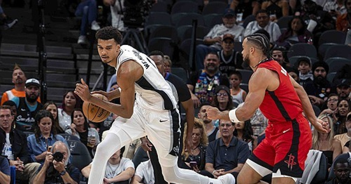 Rockets Spurs Basketball