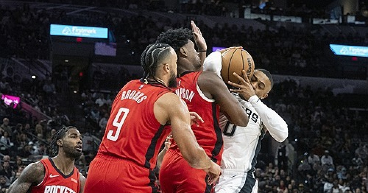 Rockets Spurs Basketball