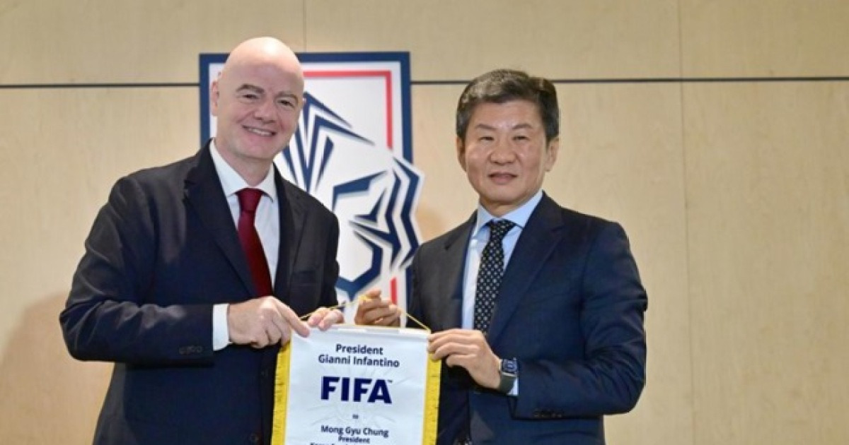 인판티노 FIFA 회장, 7년 만에 축구회관 방문해 정몽규 KFA 회장과 조우...29일 AFC 어워즈 참석