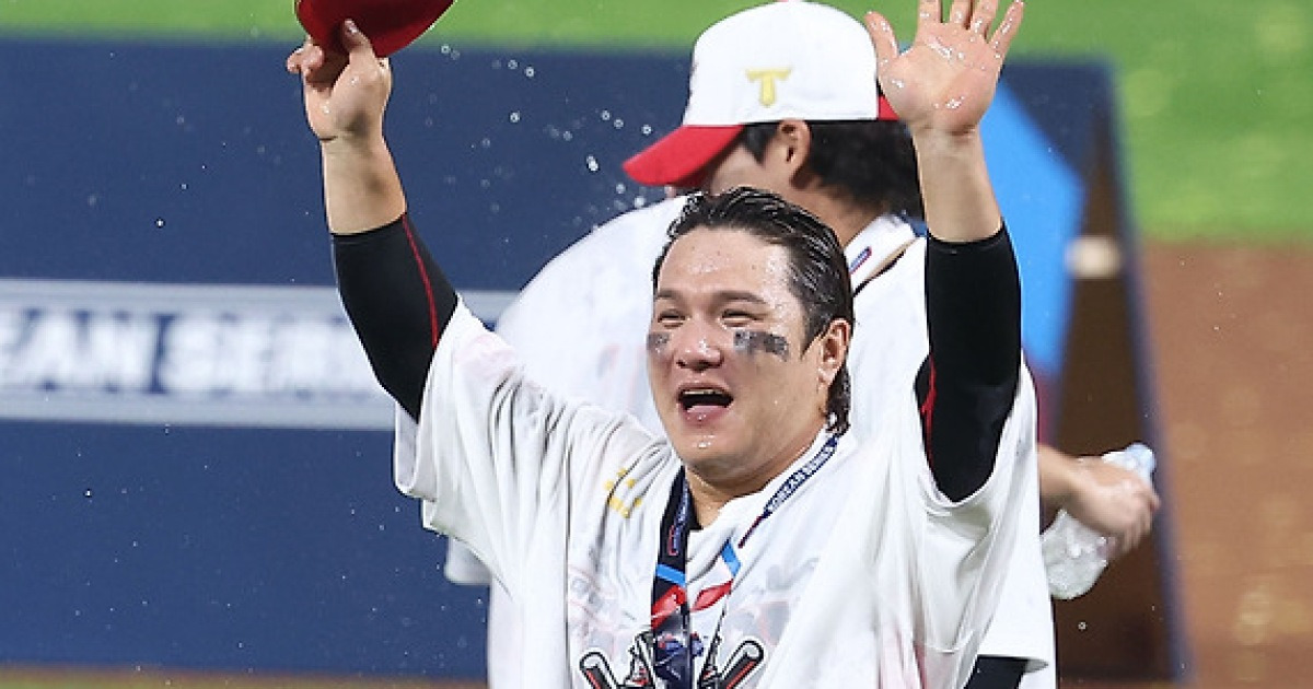 ‘타율 0.588’ 불방망이 휘두른 김선빈, KS MVP 선정