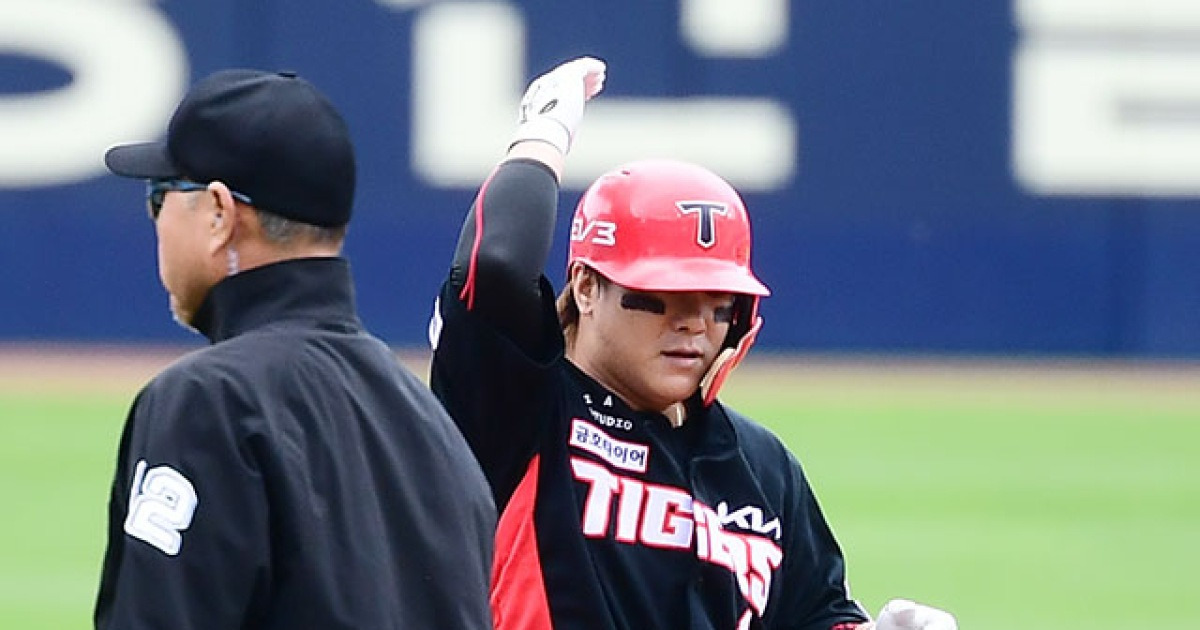 ‘KS 타율 0.615’ 미친 활약 선보이고 있는 김선빈, KIA V12 이끌며 시리즈 MVP까지 따낼까 [KS5]