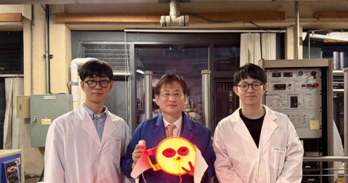 LED 마스크 얼굴 굴곡 밀착하다…KAIST, 340% 피부 탄력 향상 LED 마스크 개발