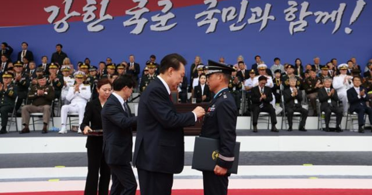 [지평선] 훈장을 거부하는 이유