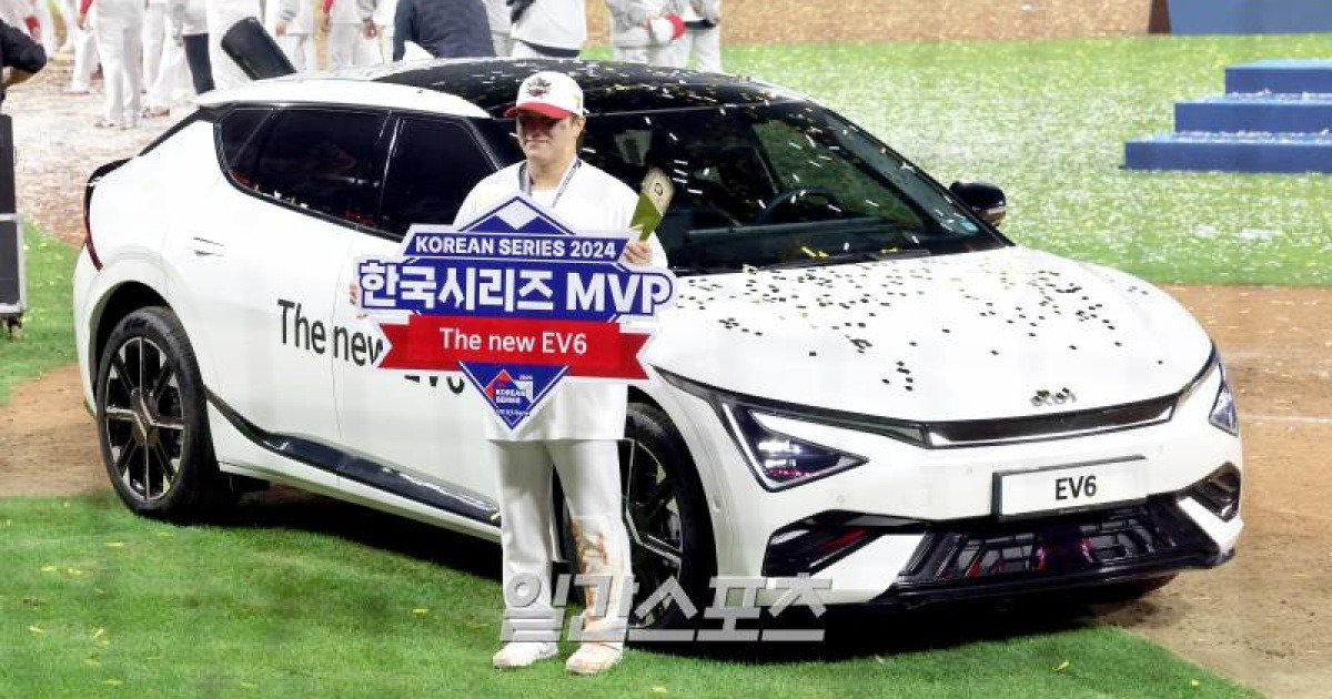 [포토] 한국시리즈 MVP 김선빈,부상으로 EV6