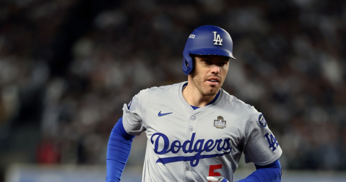 'MVP 가져와!' 프리먼 홈런-홈런-홈런! LAD, WS 우승까지 '-1승'…'3패' 양키스 최악의 오심에 울었다 [WS3]