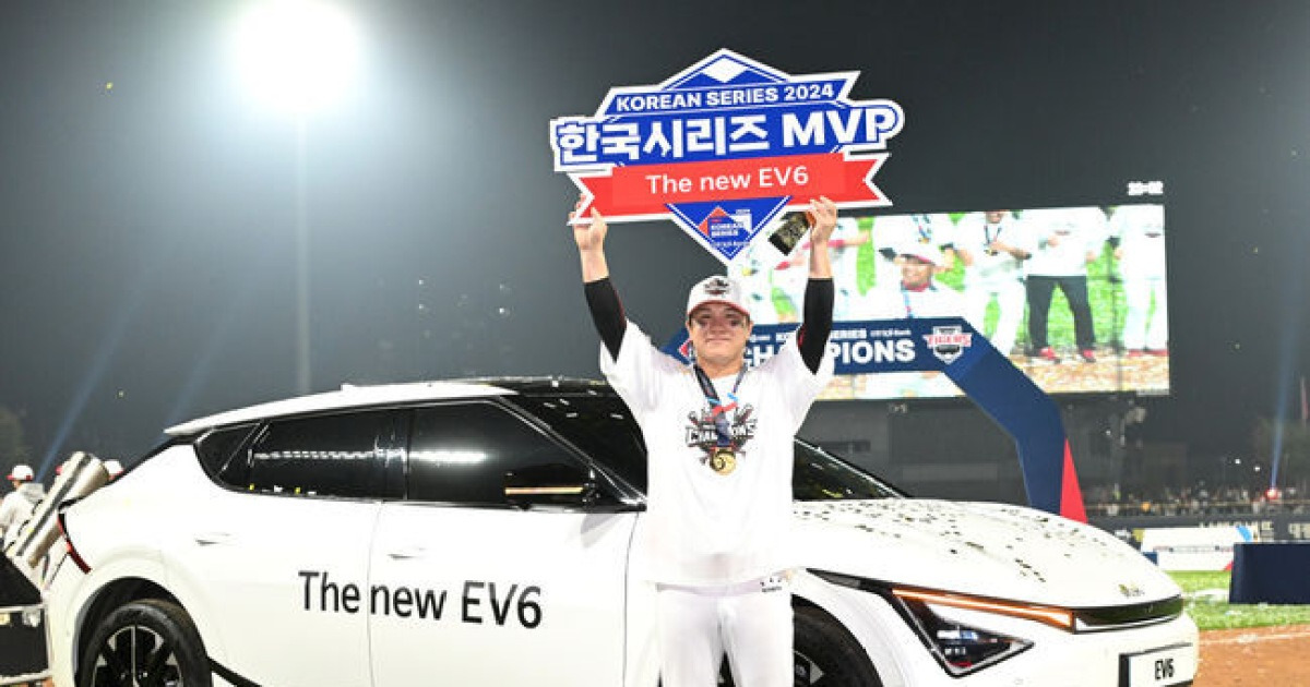 "1표 차이였어요?" 우승 감독도 놀랐다, KS MVP 역대급 초박빙…자동차 주인은 김선빈