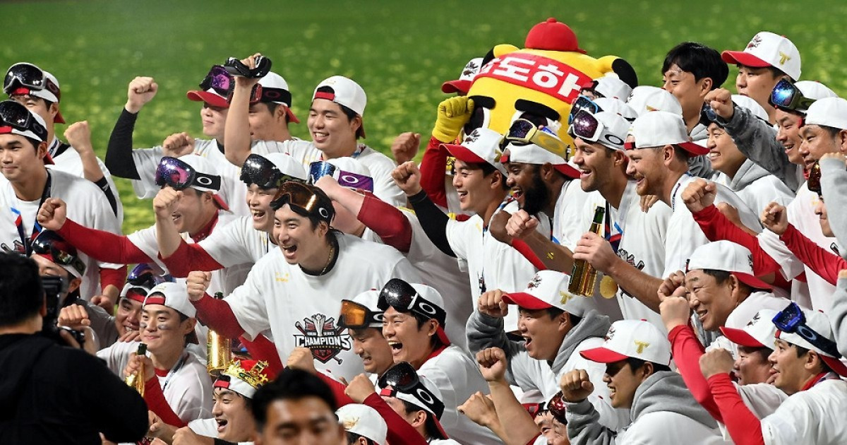 V12 KIA ‘KBO 정규리그-한국시리즈 통합우승’