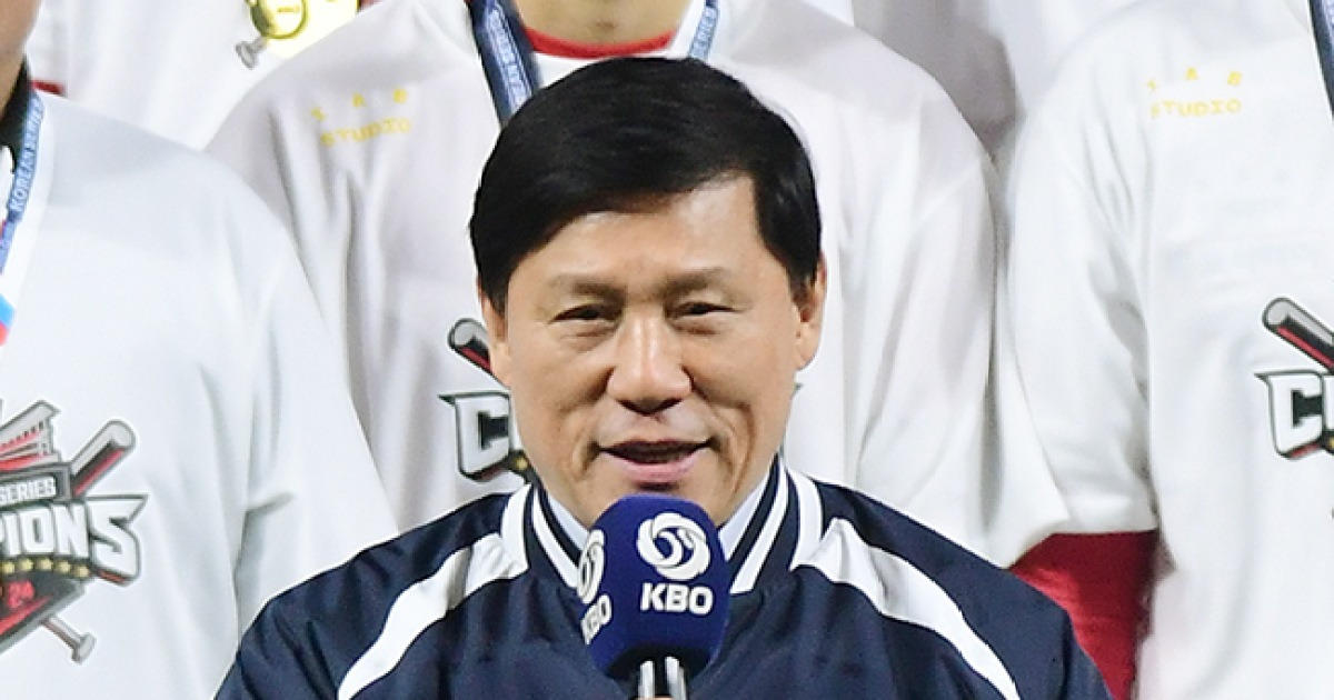 [ST포토] 허구연 KBO 총재, 우승 축하 합니다