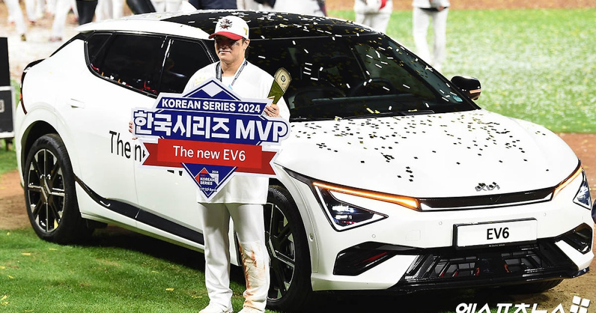 "키 작아서 넌 안 돼, 한계야"…악평 뒤집었다, 한국시리즈 MVP로 활짝 웃은 김선빈 [KIA V12]