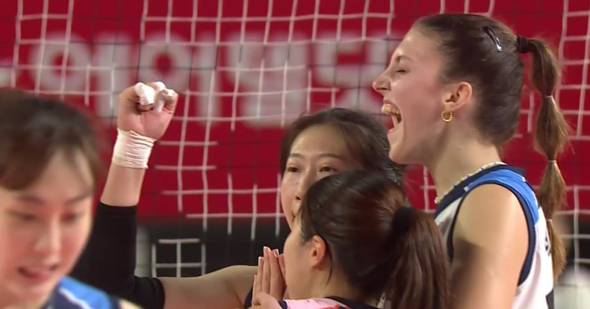 '빅토리아 37점' IBK기업은행, 풀세트 접전 끝에 승리