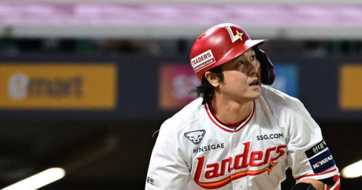 ‘역대 FA 누적 금액 1위로 대우한다’ 최소 292억 이상, 최정 향한 SSG의 진심 통할까