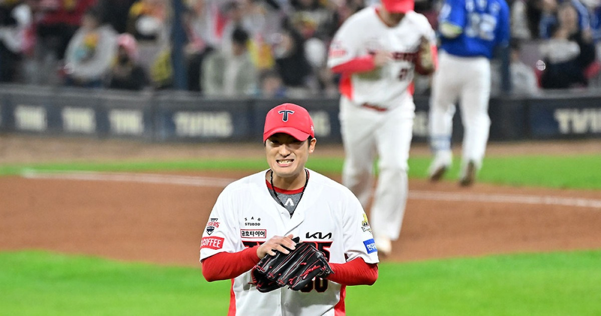 "KS 엔트리 승선만으로도 설렜죠"…'2G 무실점투' 김도현의 첫 가을야구는 성공적 [KIA V12]