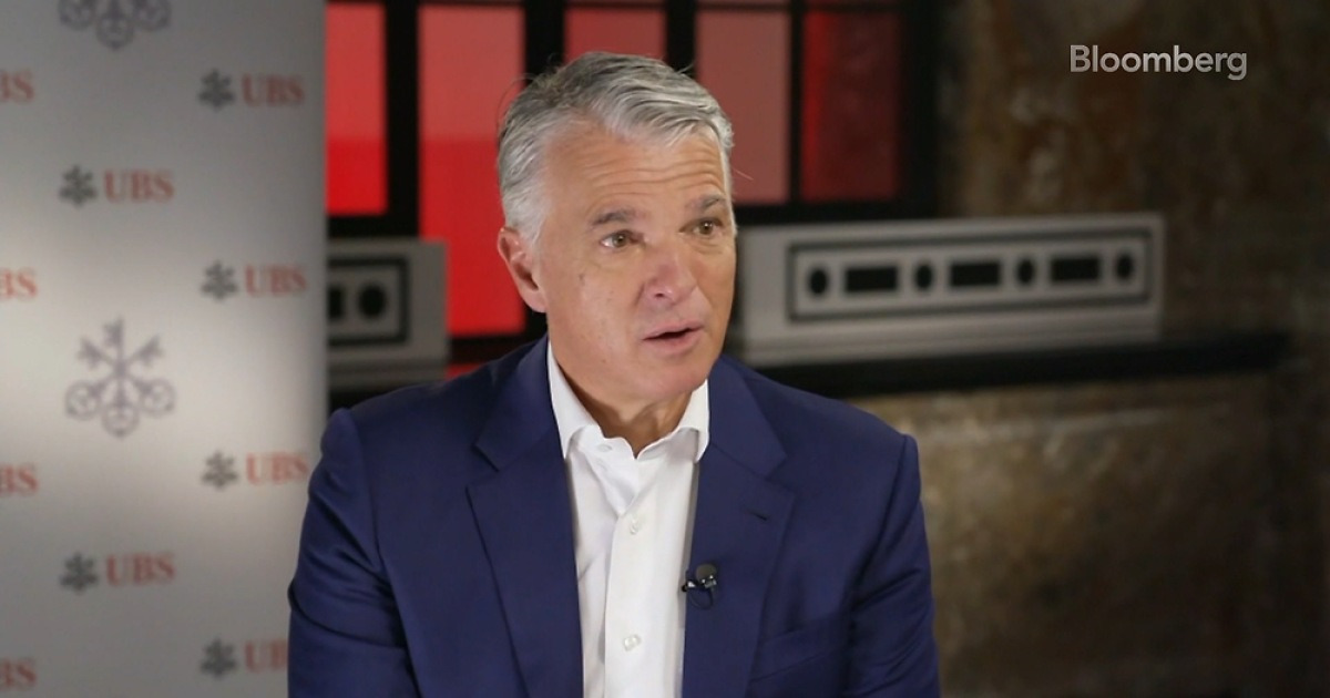 [부자들의 투자노트] UBS CEO "거시적·지정학적 역풍 주의"