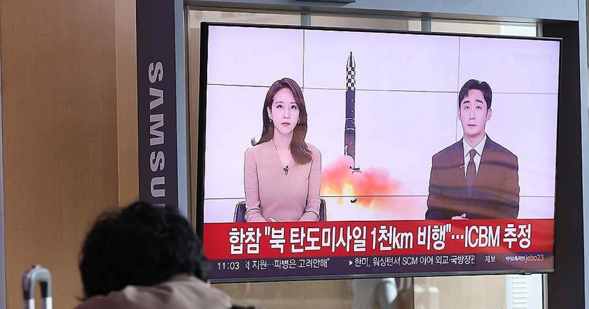 북한, 동해상으로 신형ICBM 발사