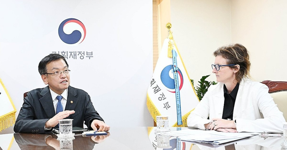 최상목 부총리, 피오나 바셋 FTSE 러셀 CEO 면담