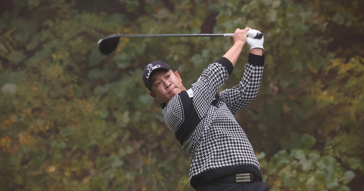 제네시스 포인트 76위 김민준, KPGA 동아회원권그룹 오픈 2R 중간 선두 “시드 유지 마음 비우고 경기”