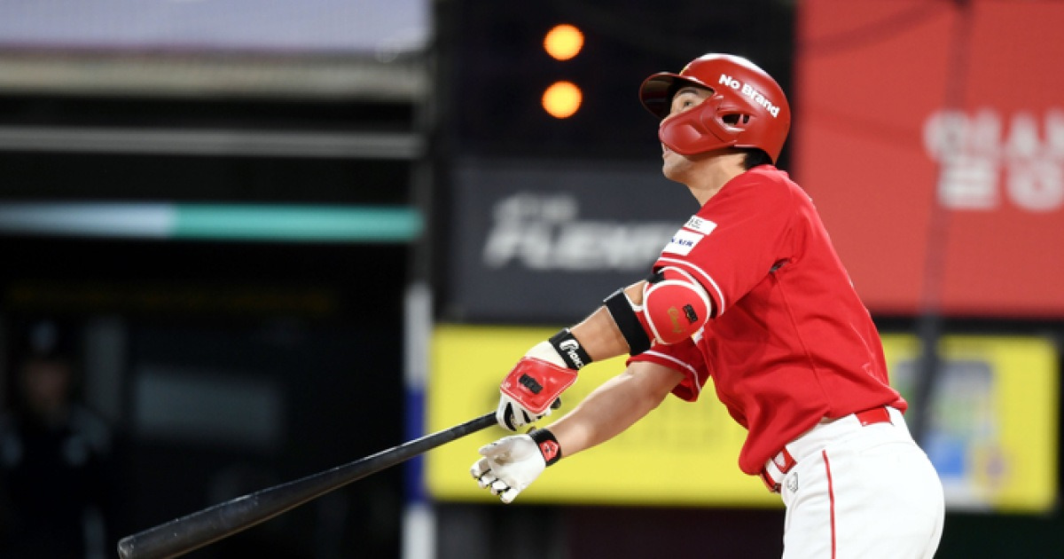 KBO 2025 FA 자격 선수 명단 공시, 최대어는 최정 비FA 다년계약 여부 2일내 결정