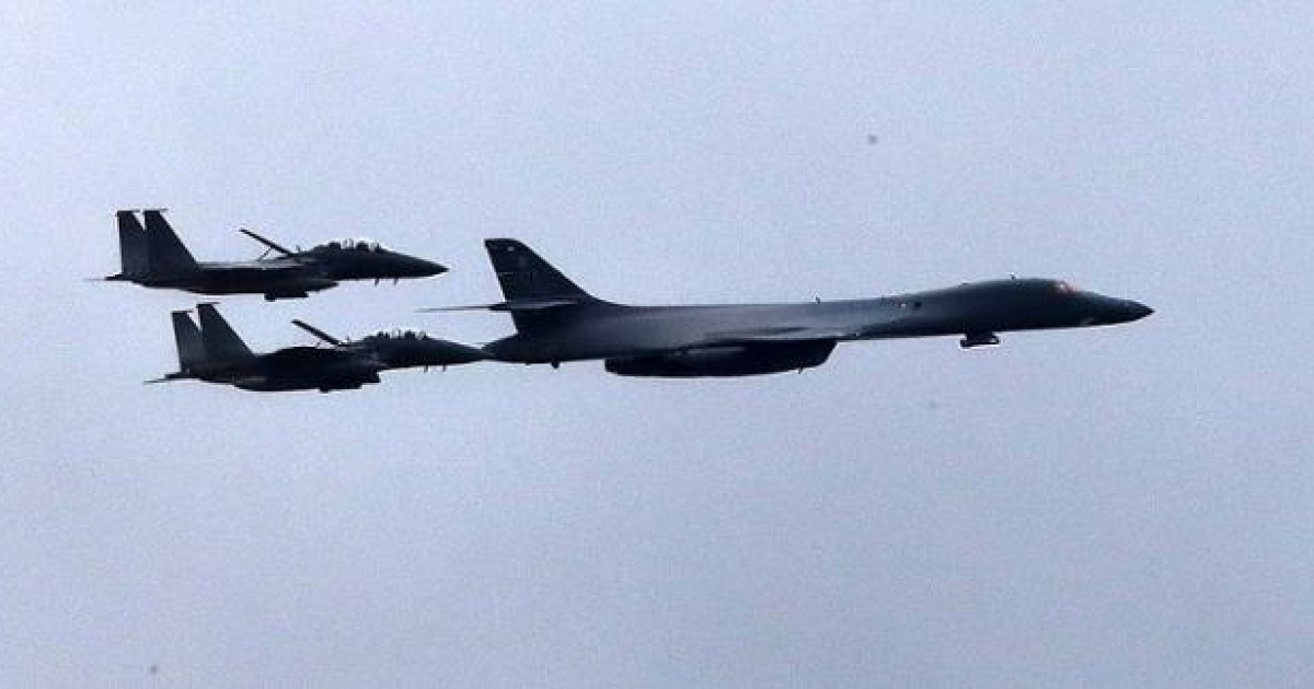 美 B-1B 전폭기 참여 한미일 공중 훈련…北 신형 ICBM 발사에 '맞불'