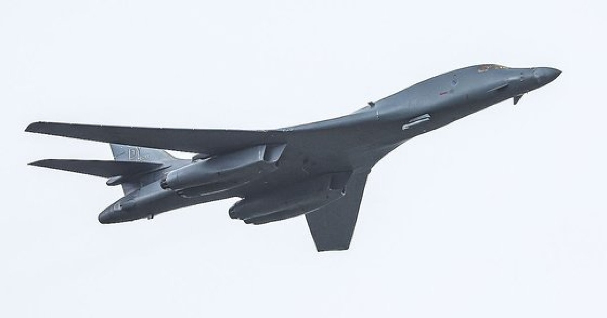 전략폭격기 'B-1B' 제주 떴다…한미일, 北 신형 ICBM에 맞불 훈련