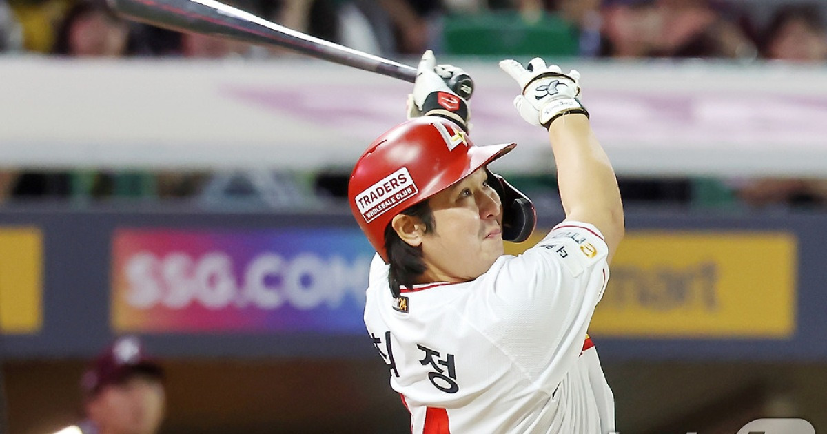 SSG, 최정과 비FA 다년 계약 무산…"선수가 FA 방식 원해…6일 매듭 지을 것"