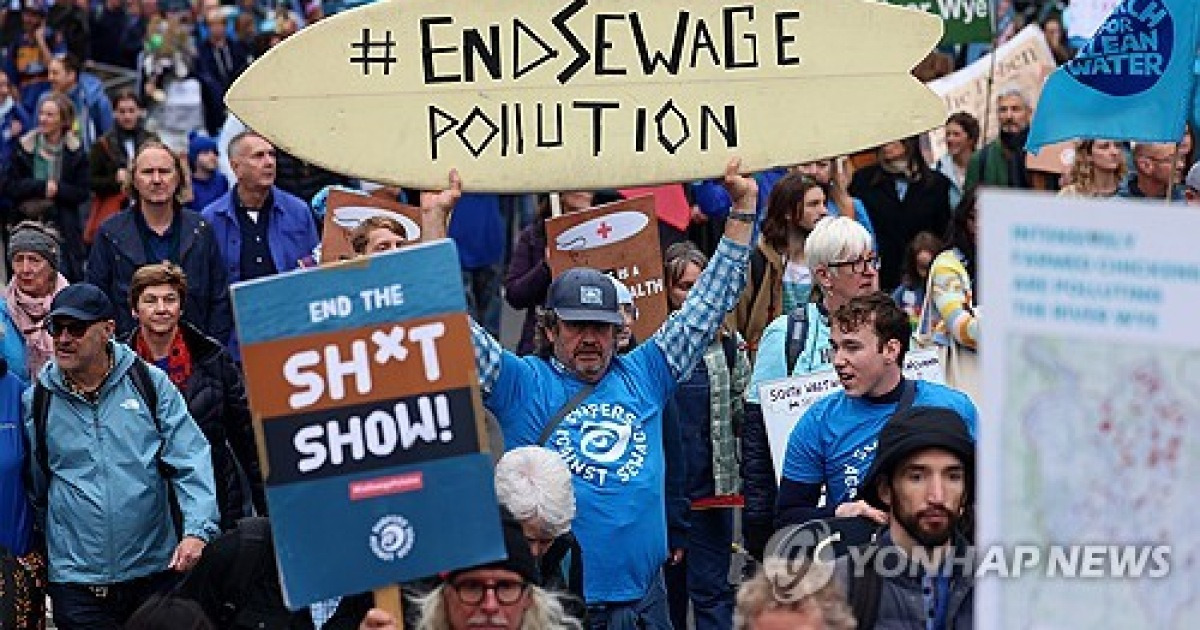 BRITAIN CLEAN WATER PROTEST