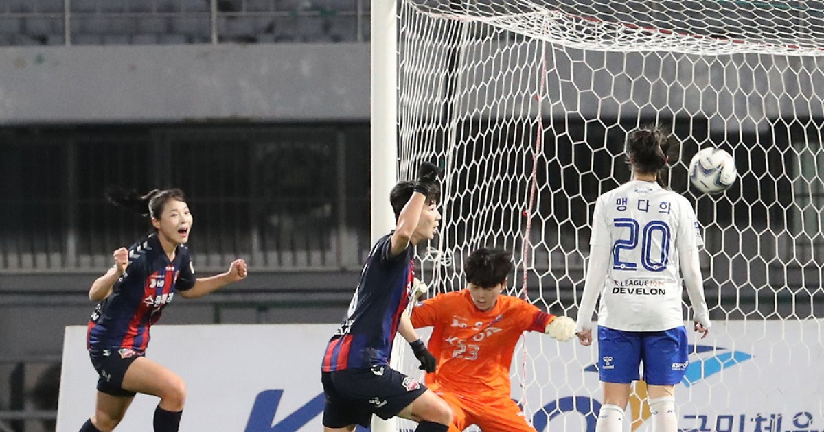 화천KSPO의 자책골로 앞서나가는 수원FC 위민