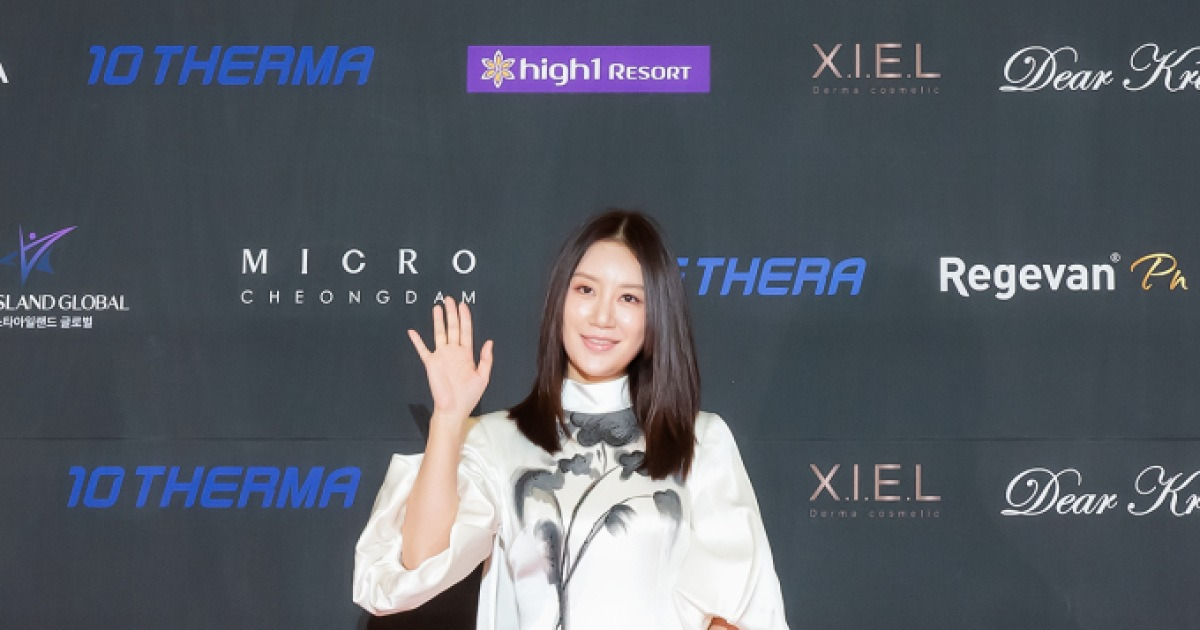 가수 DONG XIAOHAN '아시아특별상 수상했어요'(아시아모델어워즈) [포토]