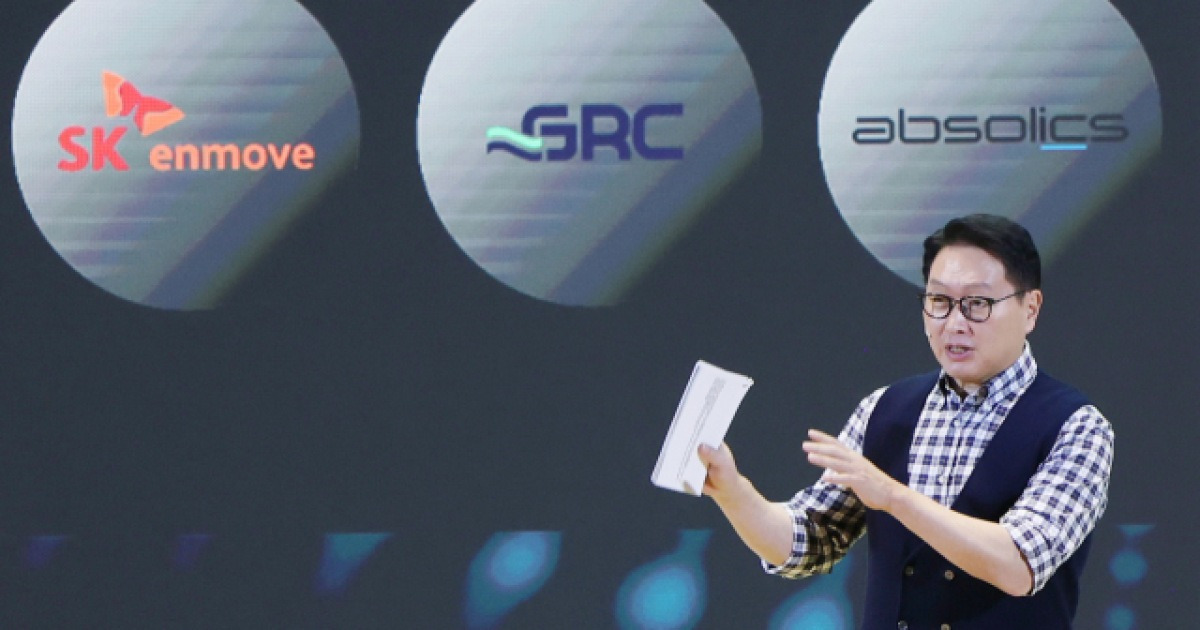 "반년 더 빨리" 엔비디아 성화에···SK하이닉스, HBM4 양산 앞당겼다 [biz-플러스]