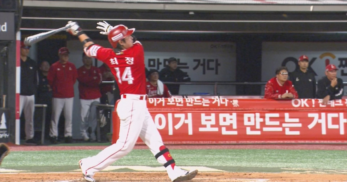 최정, FA에서도 홈런…'4년간 110억' SSG와 연 이어간다