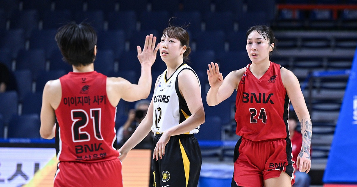 여자농구 BNK, KB 꺾고 개막 3연승+단독 1위