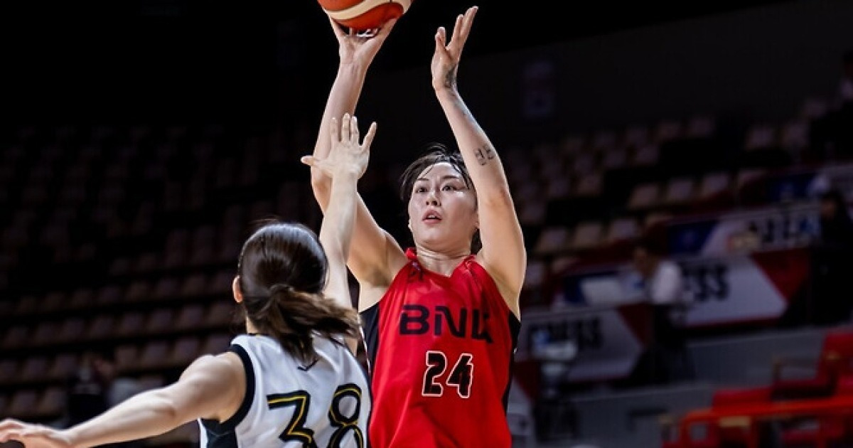 [BK 리뷰] '김소니아 더블더블' BNK, 홈에서 KB 꺾고 3연승 신바람...단독 1위