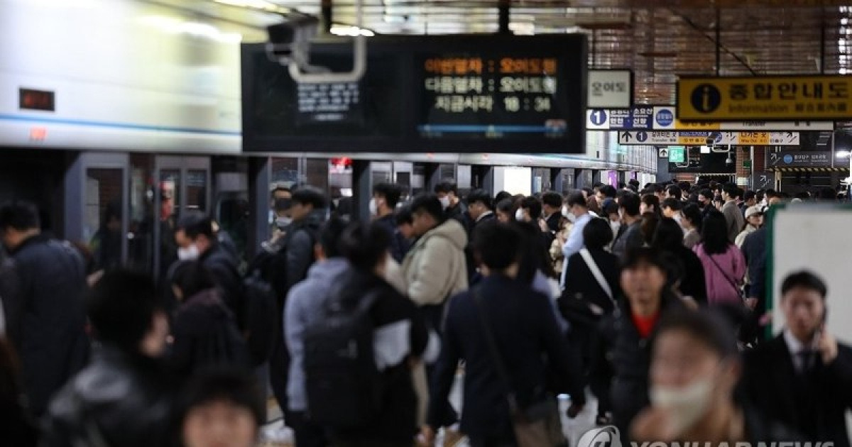 서울지하철 노인 무임승차로 5년간 1 5조 손실…연령 상향해야
