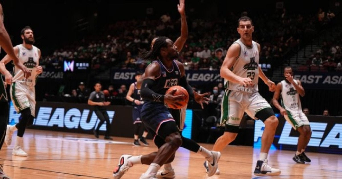 버튼-윌리엄스 56점 합작했지만... KCC, EASL 첫 경기서 마카오 높이에 고전하며 패배