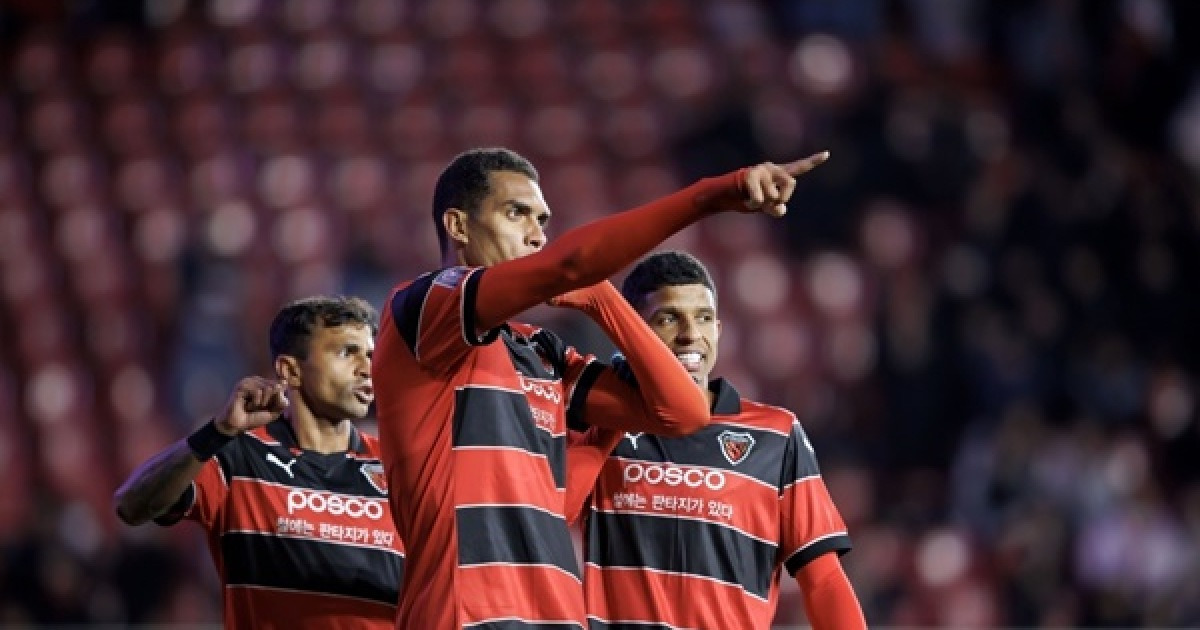 포항, 최강희 감독 없는 산둥 4-2 제압…ACLE 2승째 수확